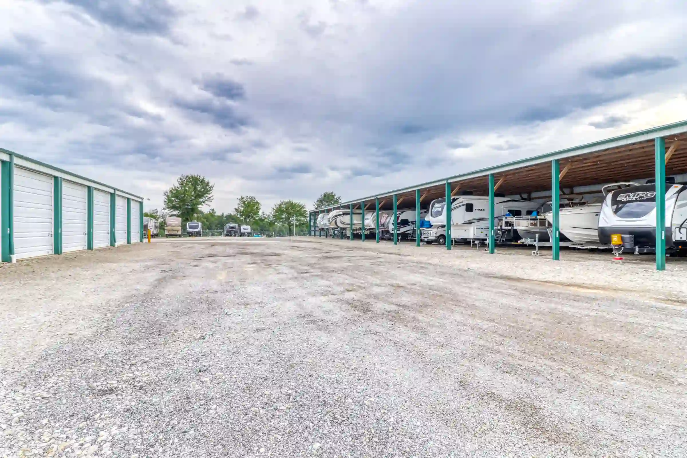 Vehicle & Car Storage in Kansas city | RecNation Storage